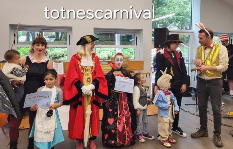 Mayor Presents Prizes at Totnes Carnival’s Community Party - Totnes ...
